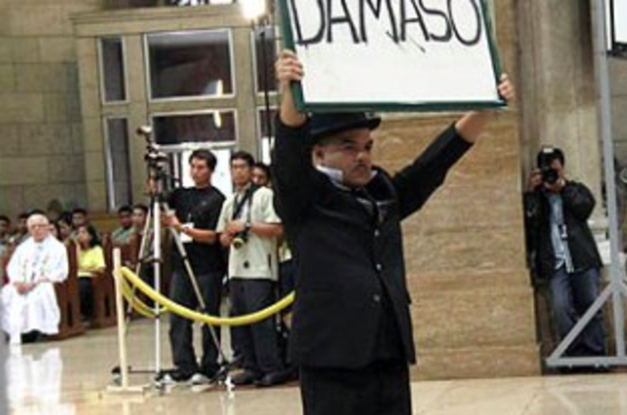 Carlos Celdran, Padre Damaso and the Catholic Church – Tanghal Kultura