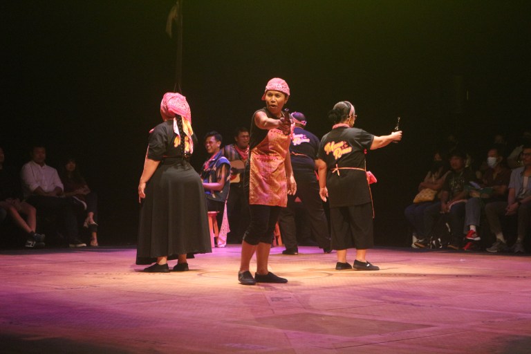 Dulaang UP’s Kung Paano Nano sa Karera si Rosang Taba: Dramaturgical ...